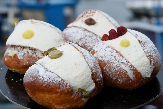 Da “Profumo di Cafè” a Pozzuoli c’è il “Maritozzo”, dolce tipico romano ...