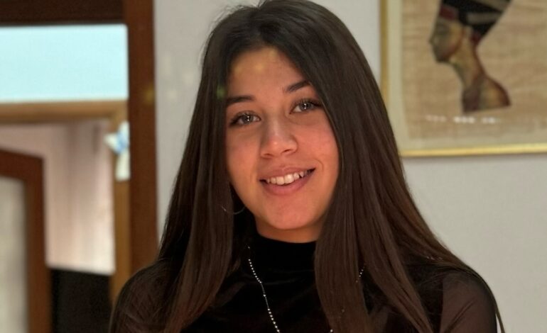 Esce da casa per andare a scuola e sparisce da Pozzuoli. Si cerca la ...